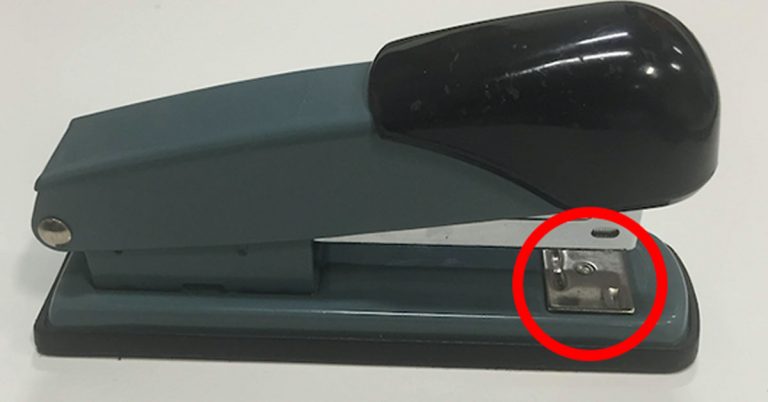 Así es como se deben usar las grapadoras realmente ¿Lo sabías?