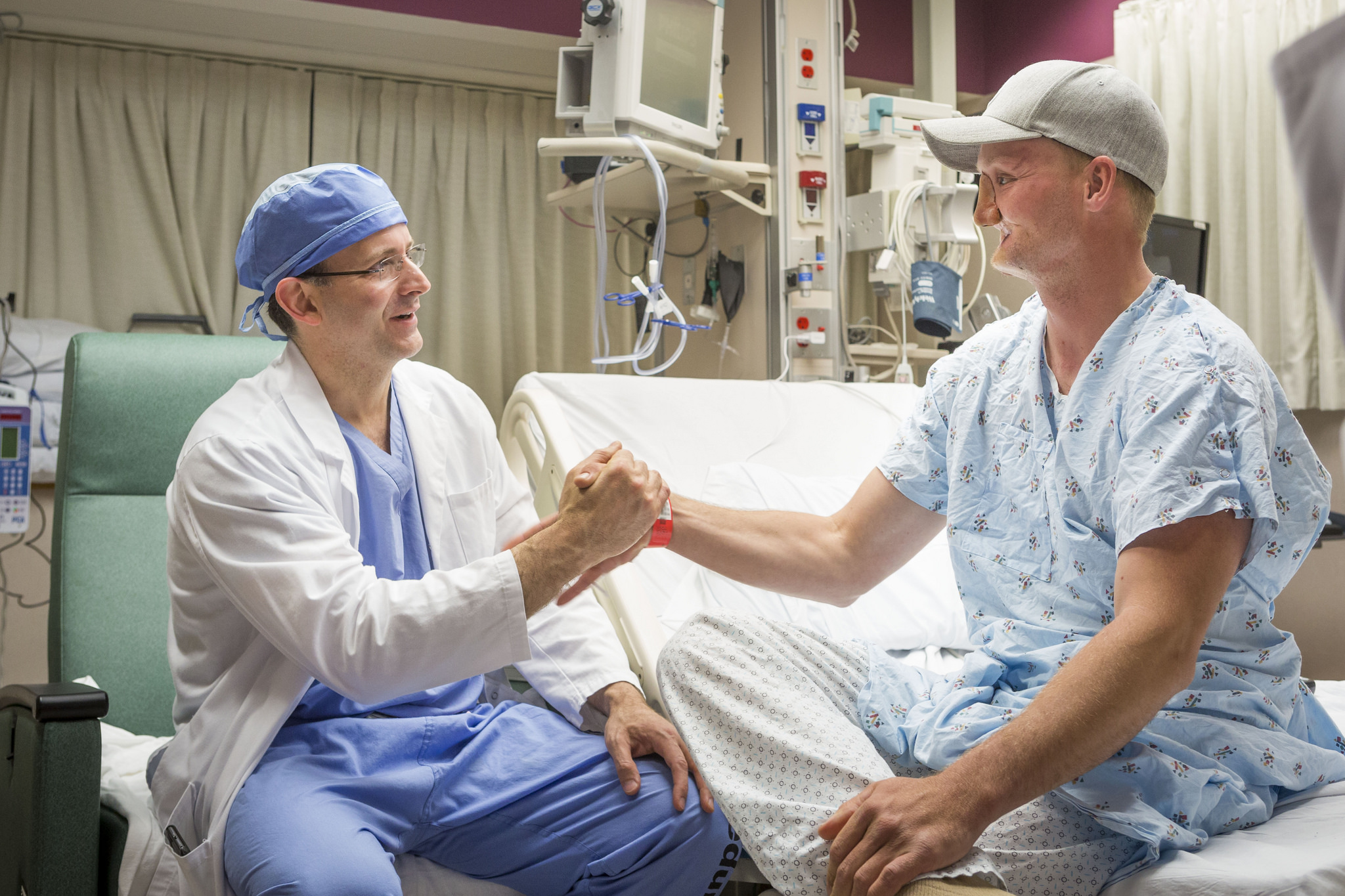 Andy Sandness: El primer transplante completo de cara del mundo que se ...