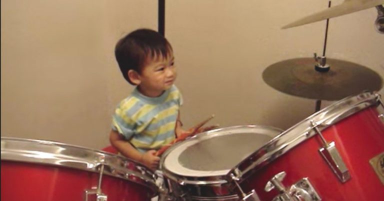 Howard Wong, el artista de 2 años más famoso del mundo que toca la ...